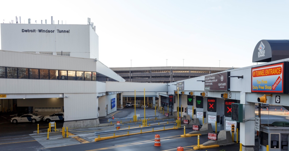 Canada Border Guards Vote to Strike Days Ahead of Reopening to US ...
