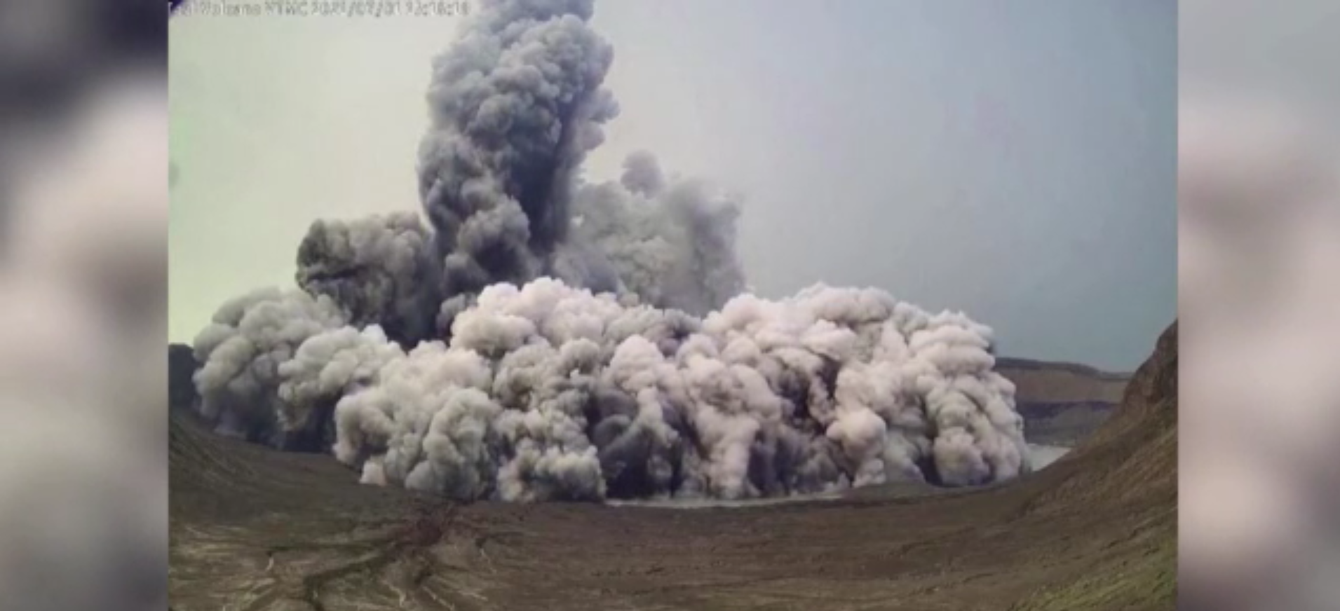 Mass Evacuation Underway as Philippines Raises Volcano Danger Level | NTD