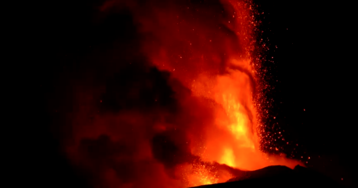 Europe’s Tallest Active Volcano Erupts | NTD