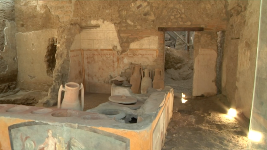 Ancient Pompeii Snack Bar Opens to Public | NTD