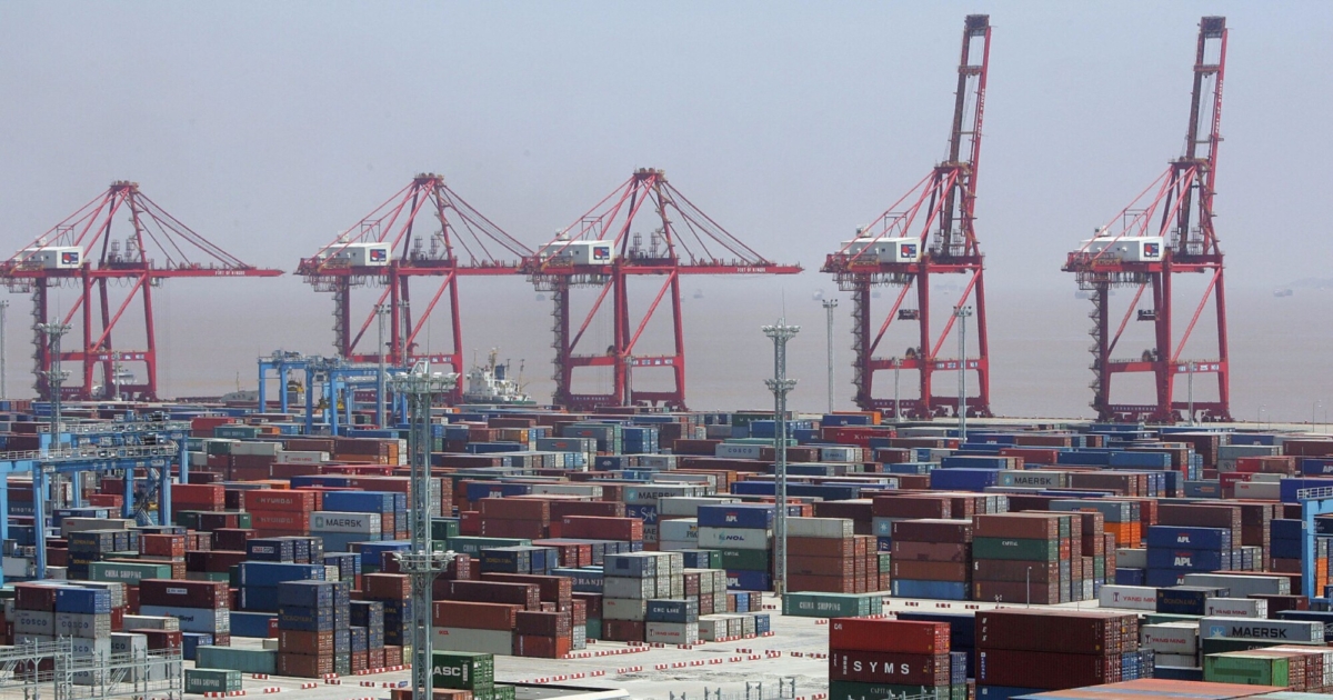 China’s Biggest Shipping Port Struck by Virus | NTD