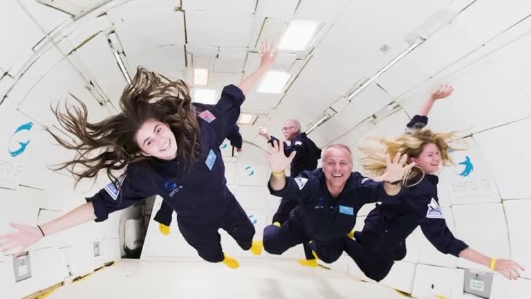 'Zero Gravity Experience' Offers Customers Weightlessness | NTD
