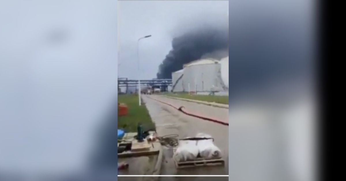 Large Fire in Major Oil Refinery in Kuwait | NTD
