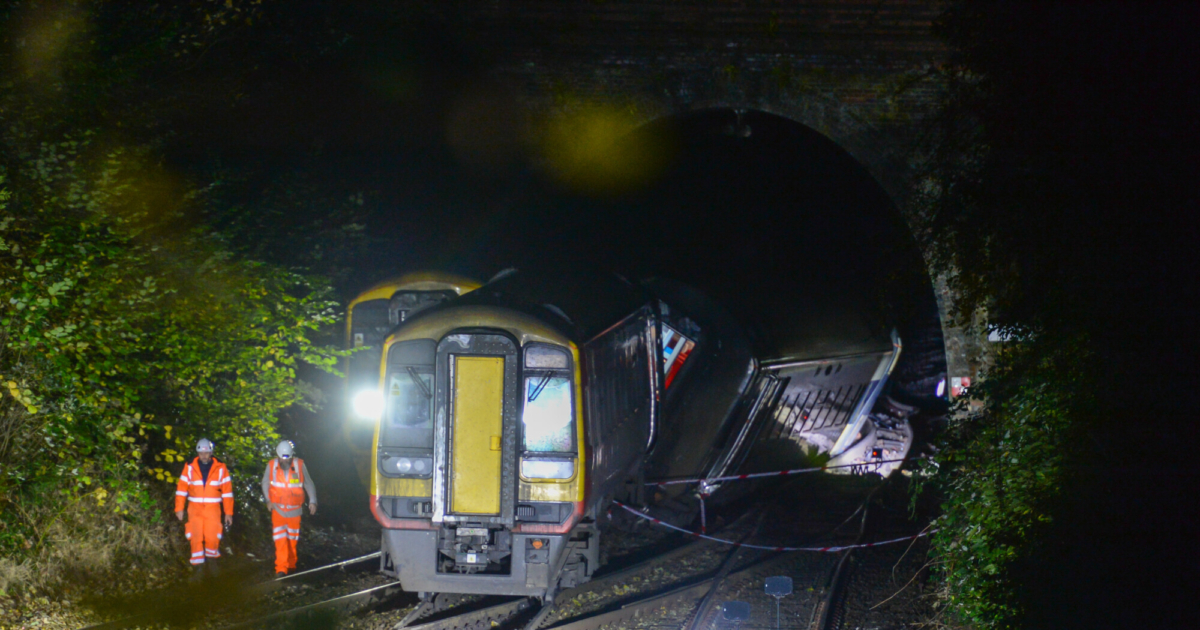 Over a Dozen Injured After 2 Trains Crash | NTD