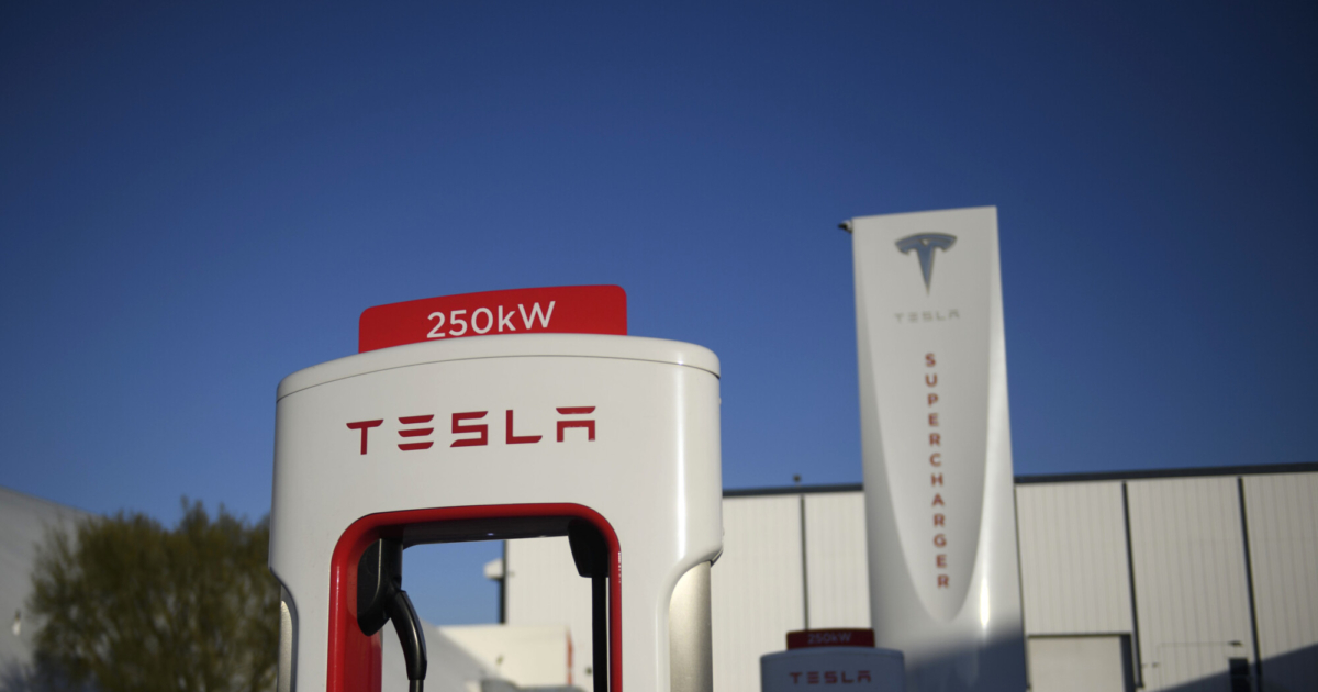 Musk Confirms Tesla’s Plans to Build Lithium Refinery in Texas | NTD