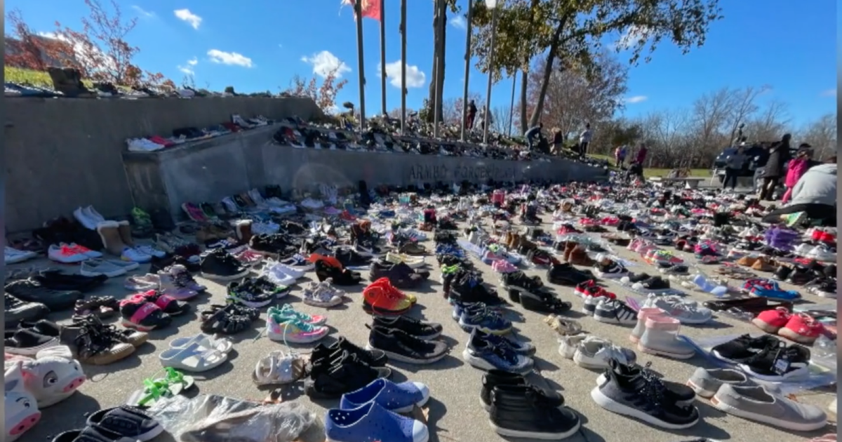 Protest: A Pair of Shoes for Every Unvaccinated Child | NTD