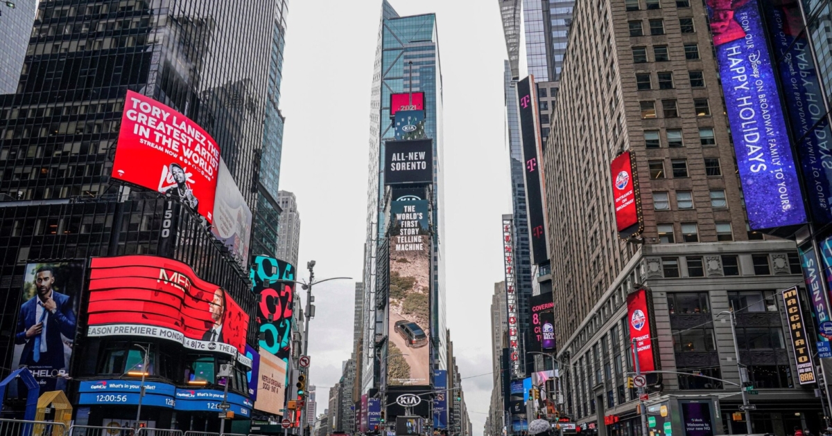 Limited Number of Revelers Return to Times Square to Usher in 2022 | NTD