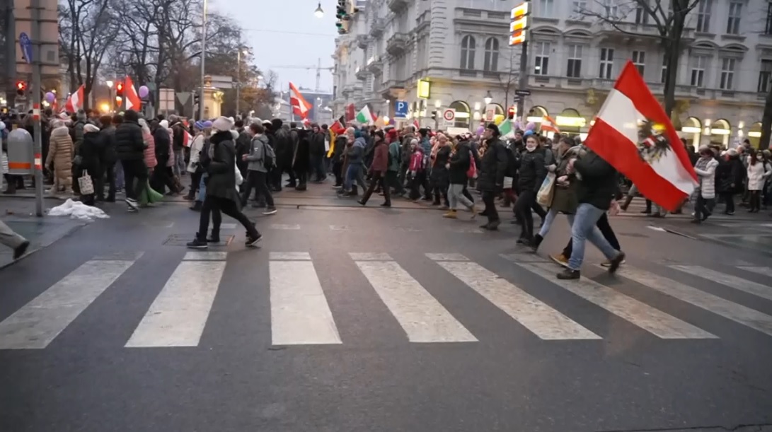Thousands Protest COVID-19 Policies in Austria | NTD