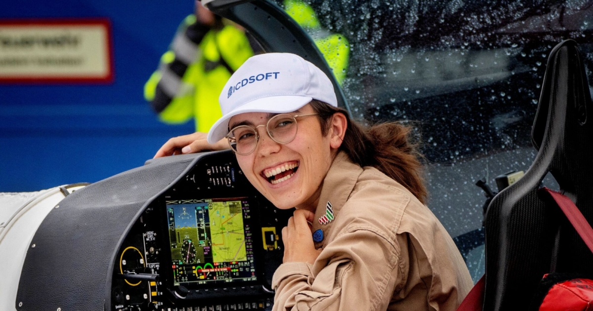 Teen Pilot Completes Flight Around the World | NTD