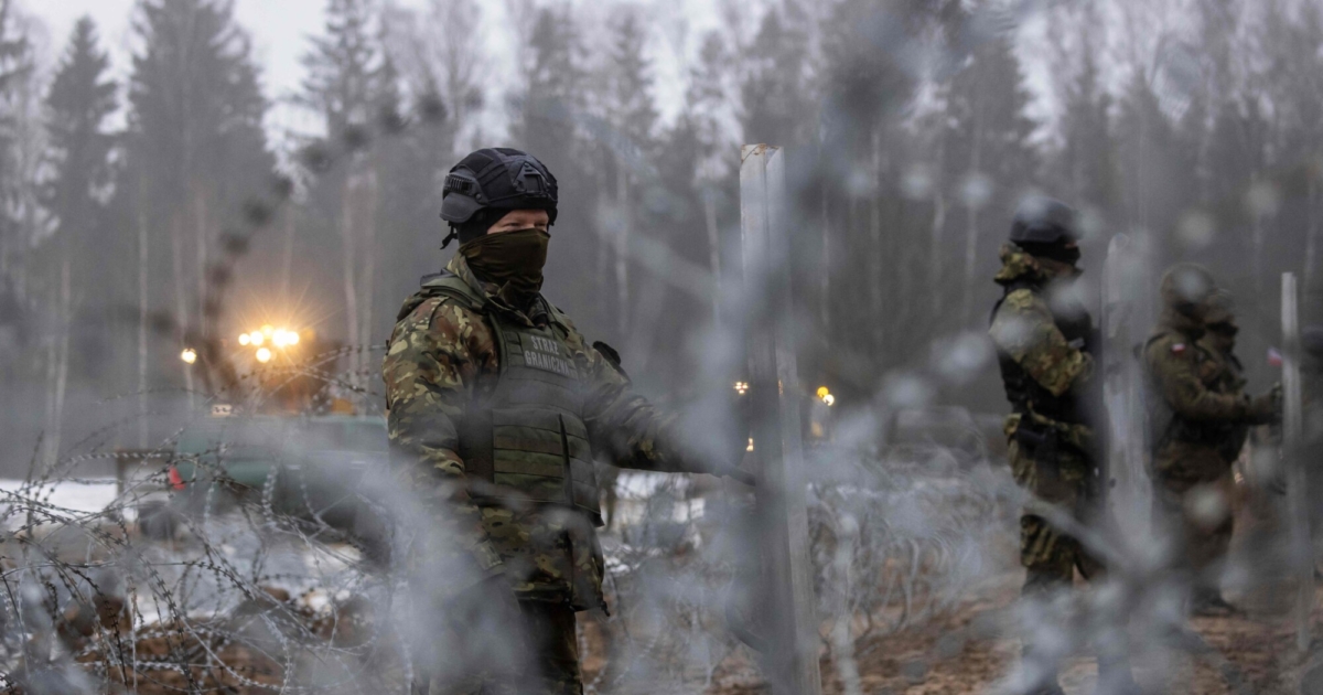 Poland Builds $394 Million Wall to Block Migrants | NTD