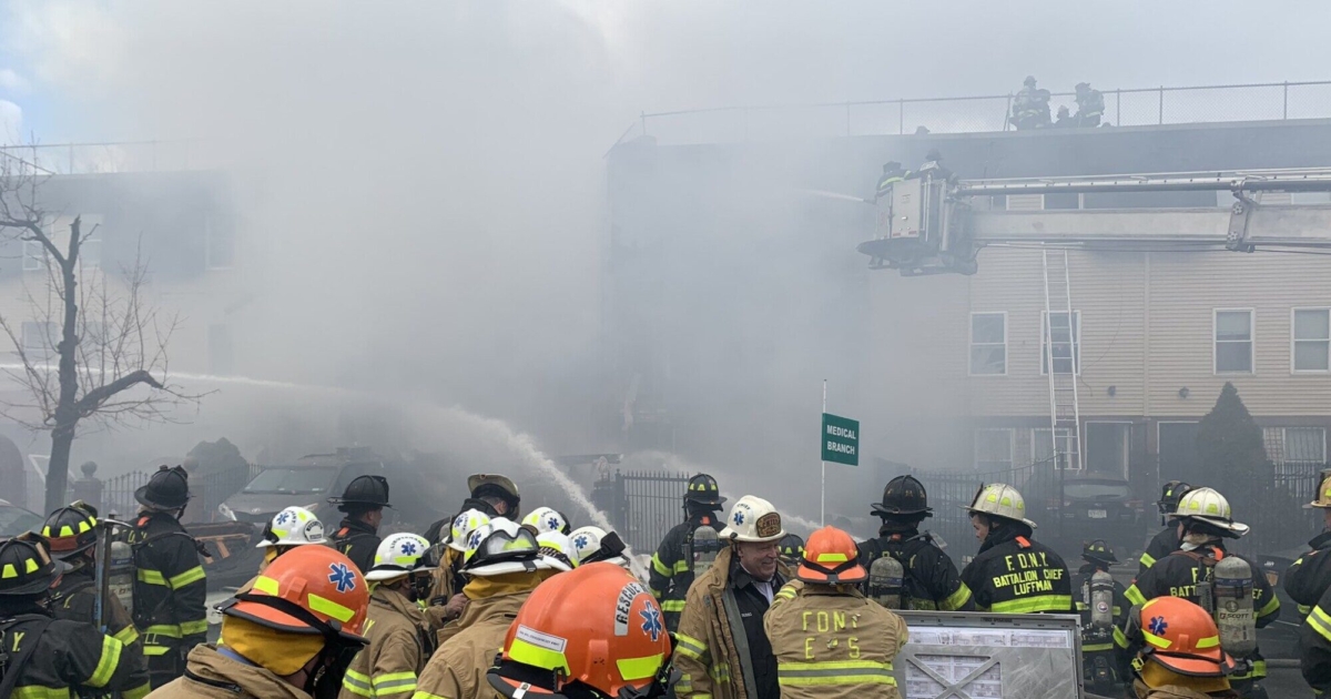 One Dead, 9 Injured in New York City Fire Explosion | NTD