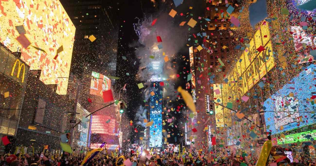 New Year in Pictures: World Ushers in 2022 With Scaled Down ...