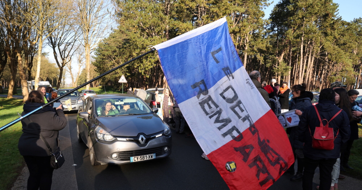 French ‘Freedom Convoys’ Approach Paris | NTD