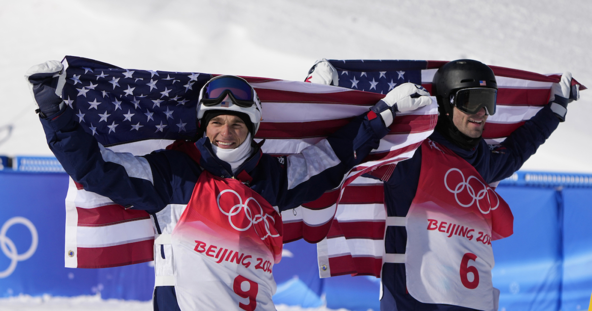 Team USA Wins Gold and Silver in Men’s Freeski Slopestyle at Olympics | NTD