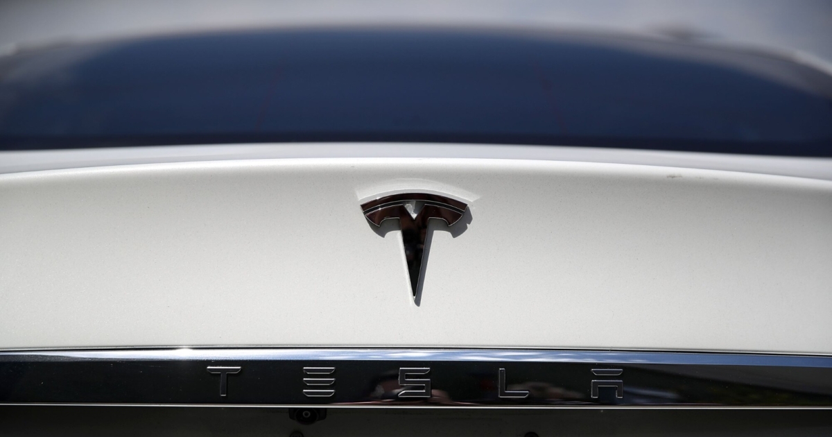 Tesla Recalls Over 800,000 Vehicles for Seat Belt Chime Defect | NTD
