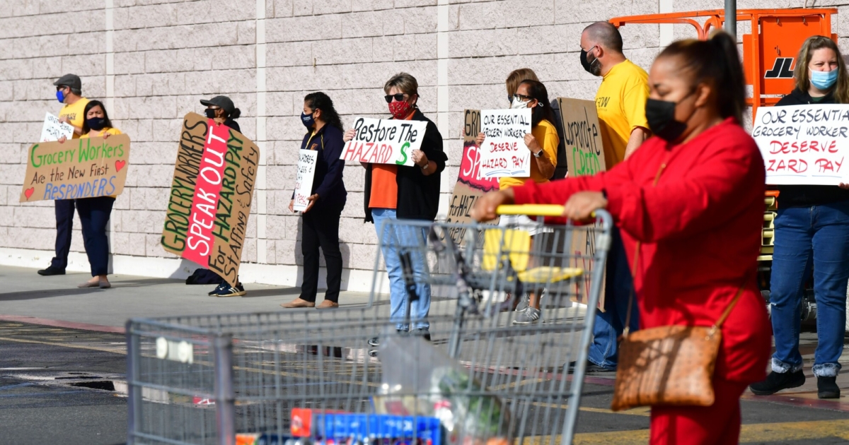 SoCal Grocery Workers Authorize Strike | NTD