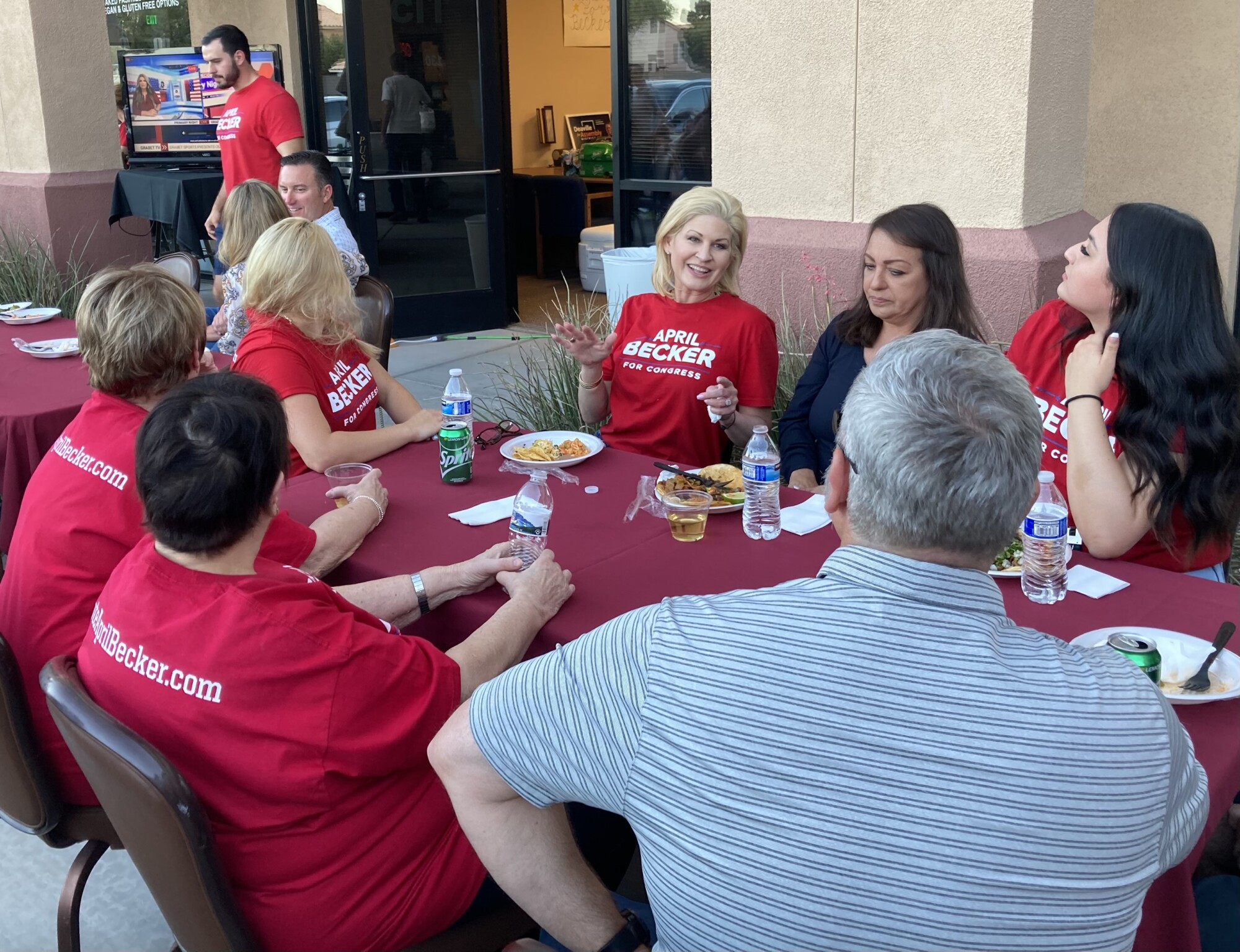 Two Front-Runners Fall in Nevada GOP Primaries | NTD