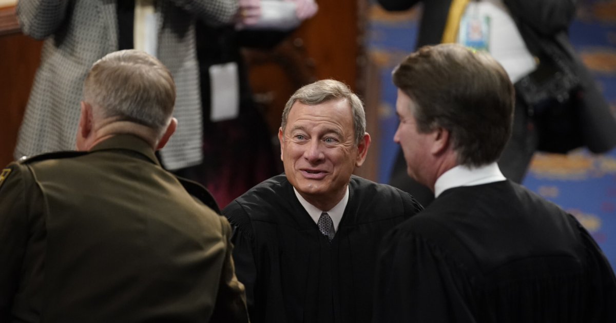 End of Year Report by Chief Justice Roberts Says Judges’ Security ...