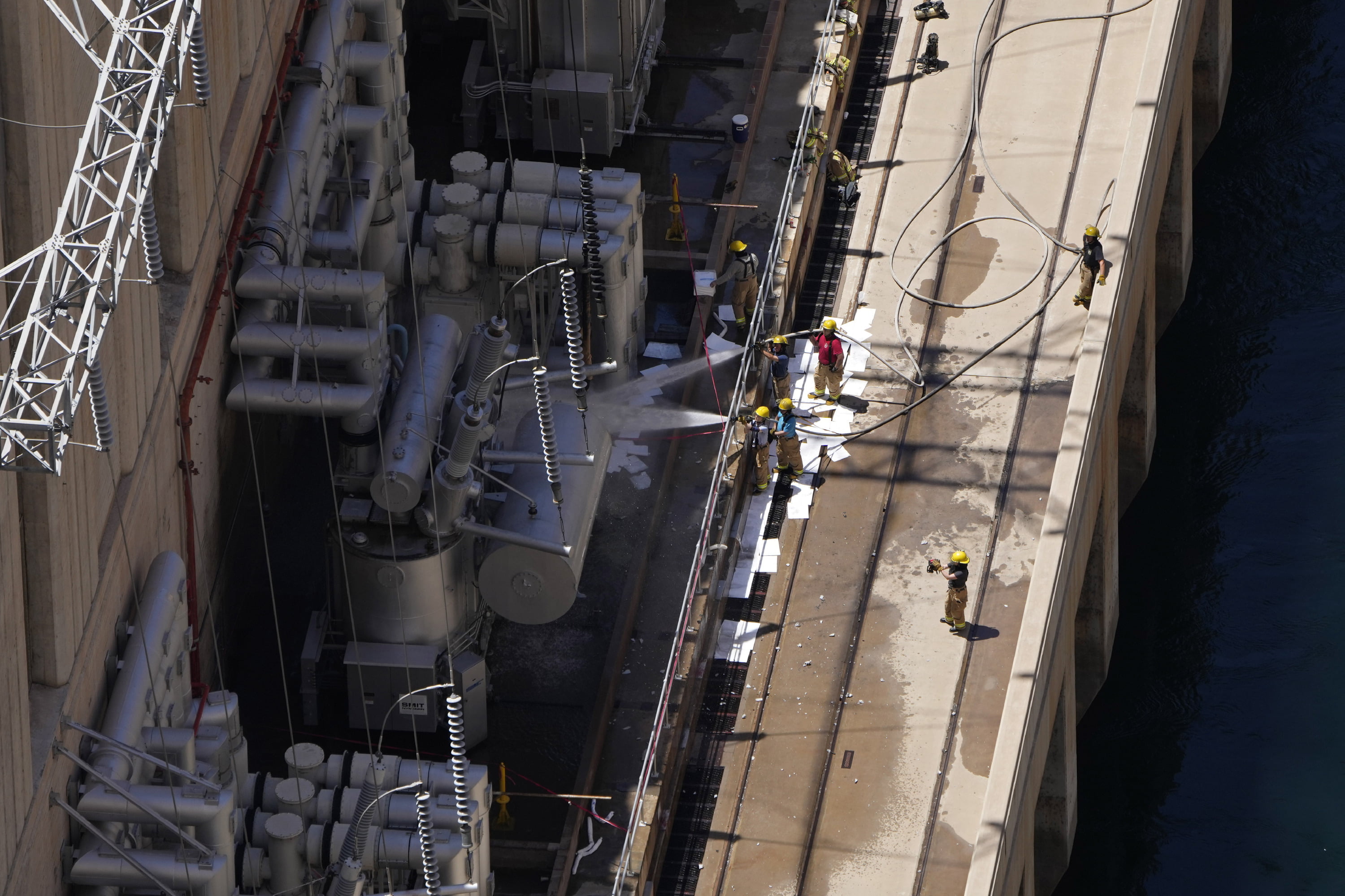 Officials Investigate After Fire, Explosion at Hoover Dam | NTD