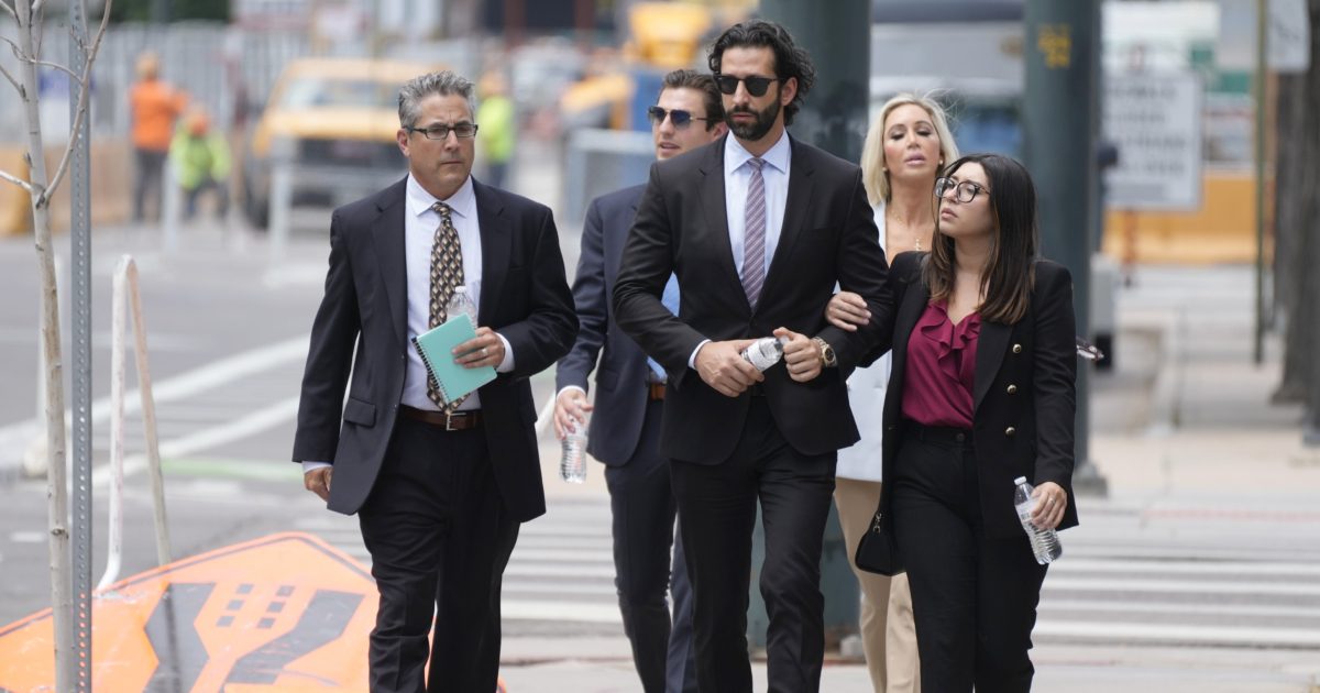 Girlfriend of the Dentist Who Killed His Wife on Safari Sentenced to 17 ...