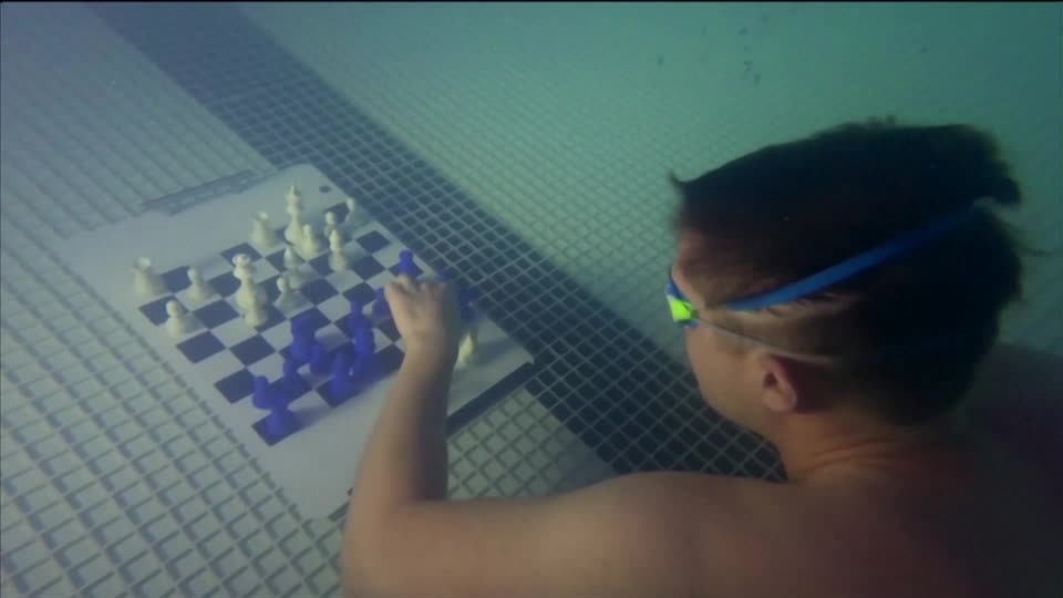 Michal Mazurkiewicz Wins Dive Chess World Championship | NTD