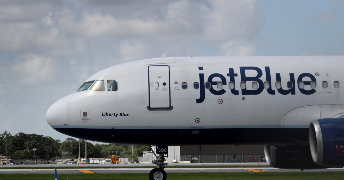 JetBlue Airplane Clips Wing of Southwest Jet at LaGuardia Airport, FAA ...