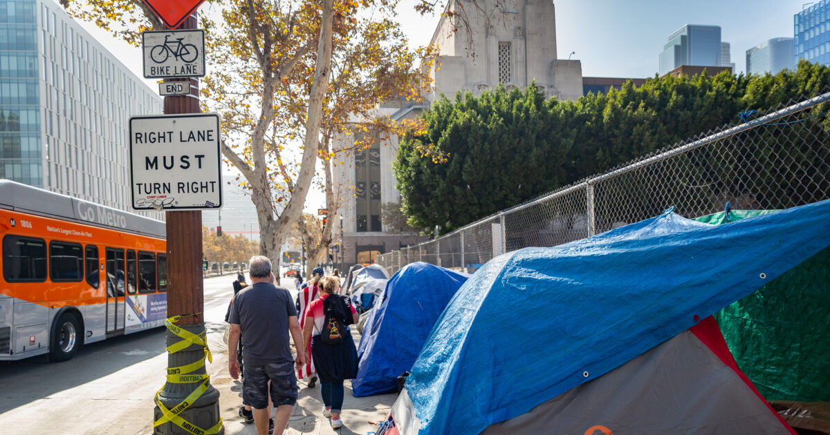 Homelessness Rises in Los Angeles Despite More Spending | NTD