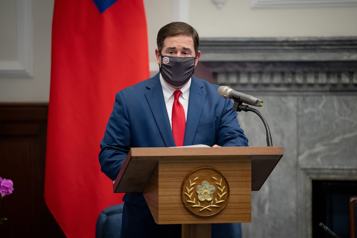 Arizona Gov. Ducey Visits Taiwan, Meets President Tsai | NTD
