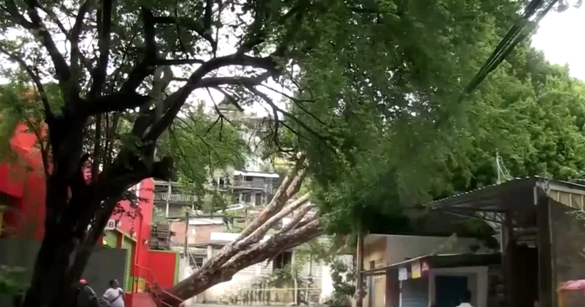 Kay Strengthens Into Hurricane After Killing 3, Could Intensify to ...