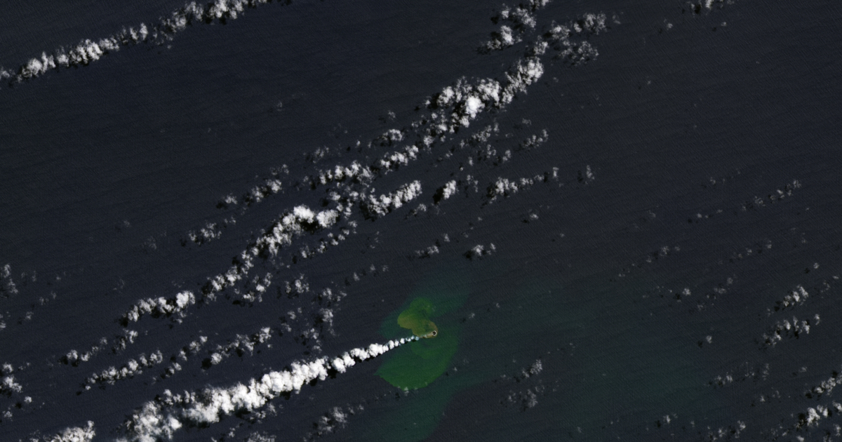 ‘Baby’ Island Appears in Pacific Ocean After Underwater Volcano Erupts ...