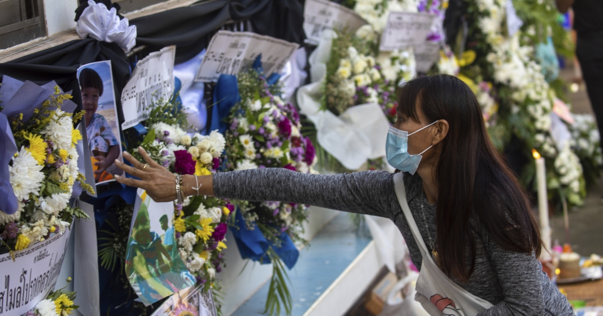 Families Leave Offerings for Children Slain at Thai Day Care | NTD
