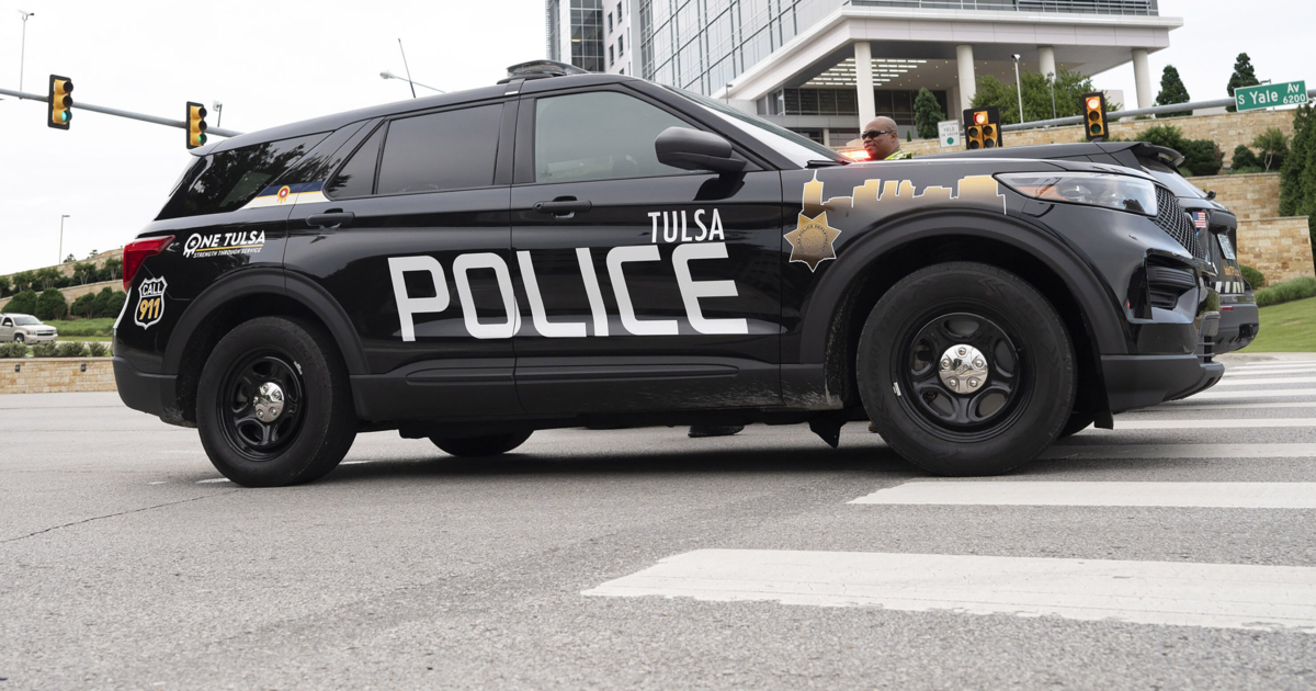 Oklahoma Authorities Fatally Shoot Man Threatening Officers | NTD