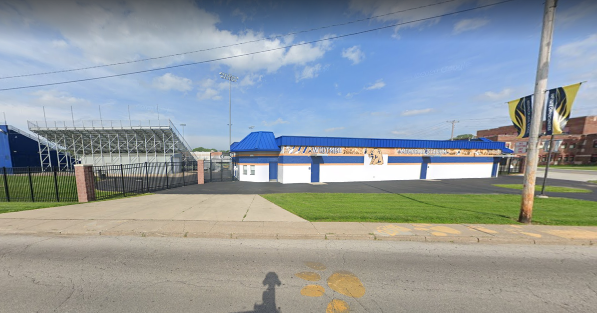 3 Hurt in Shooting Outside Ohio High School Football Stadium | NTD