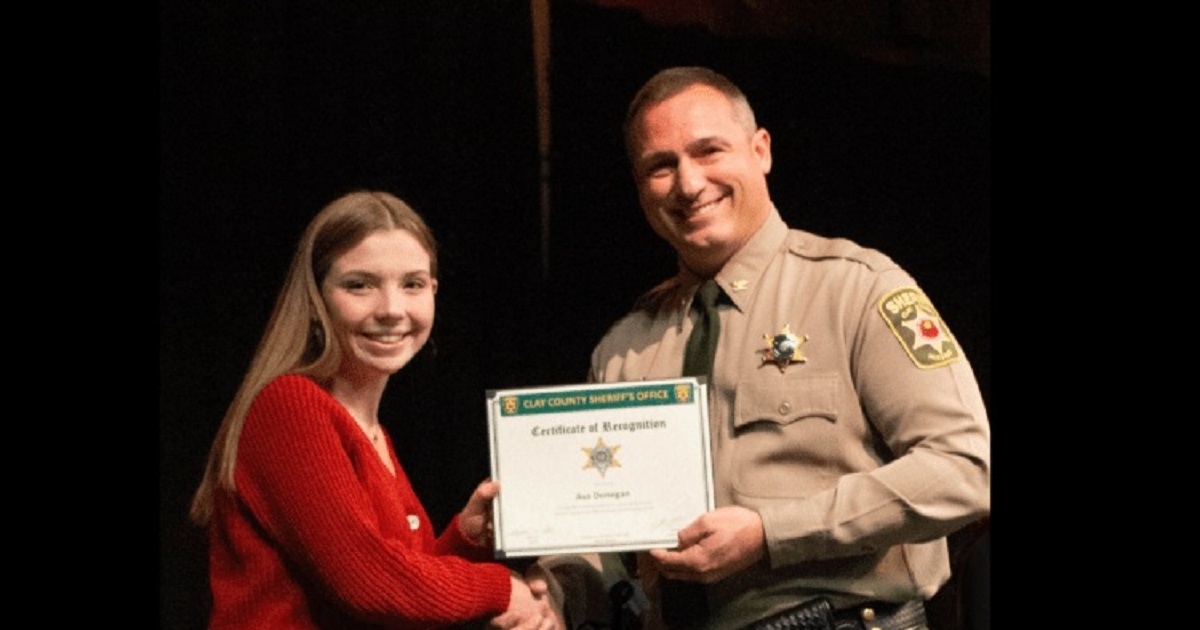 Missouri Teen Who Aided Wounded Police Officer Honored for Heroism | NTD