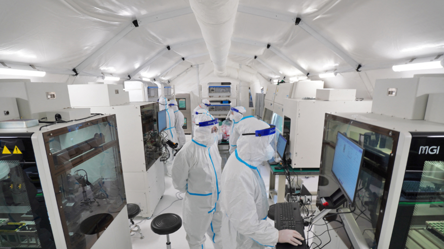 Video: Lockdown Enforcers in China Beating Civilians | NTD