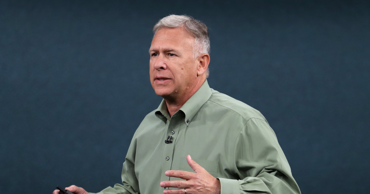 Apple Exec Deletes Twitter Account but Tech Giant, CEO Still Active on ...