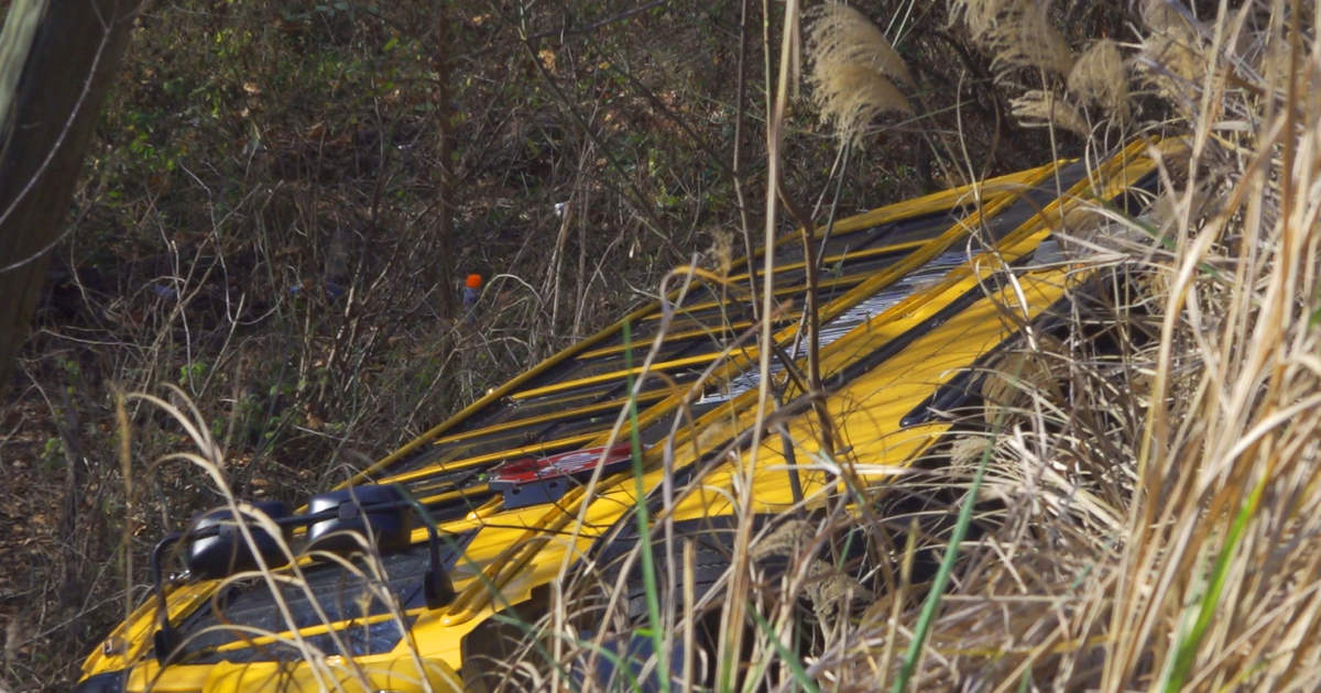 Kentucky School Bus Crashes Off Embankment, 18 Children Injured | NTD