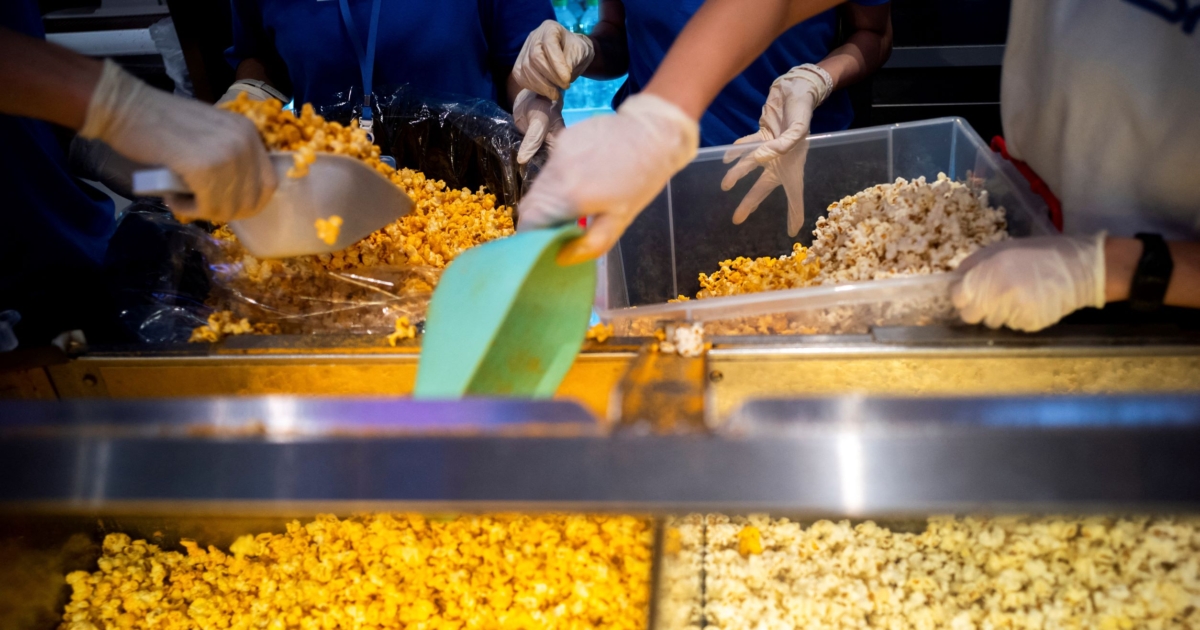 Thais Fill Steel Vats and Huge Boxes in Bottomless Popcorn Challenge | NTD