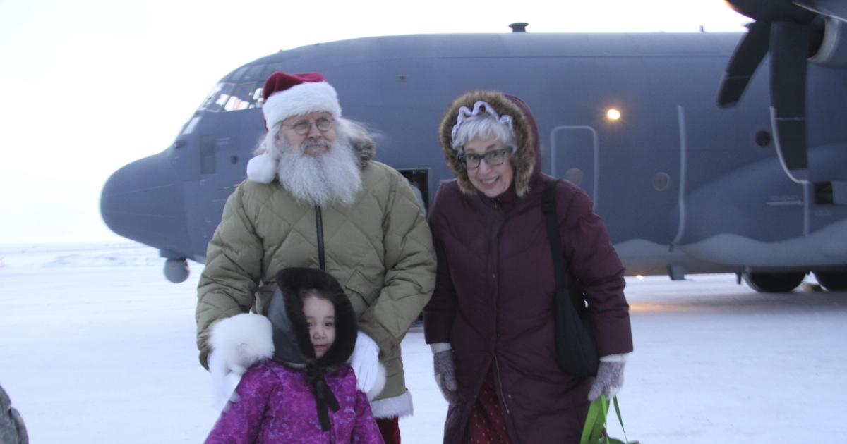 Santa Visit Brings Joy to a Frosty Alaska Inupiat Village | NTD