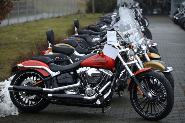 Aussie Motorcycle Club Fosters Brotherhood | NTD