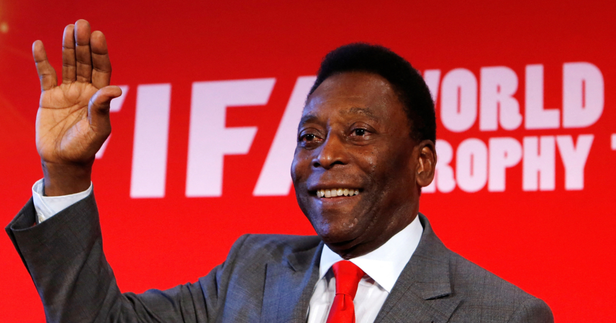 Pelé’s Daughter Shares Moving Photo With Her Father in Hospital ...