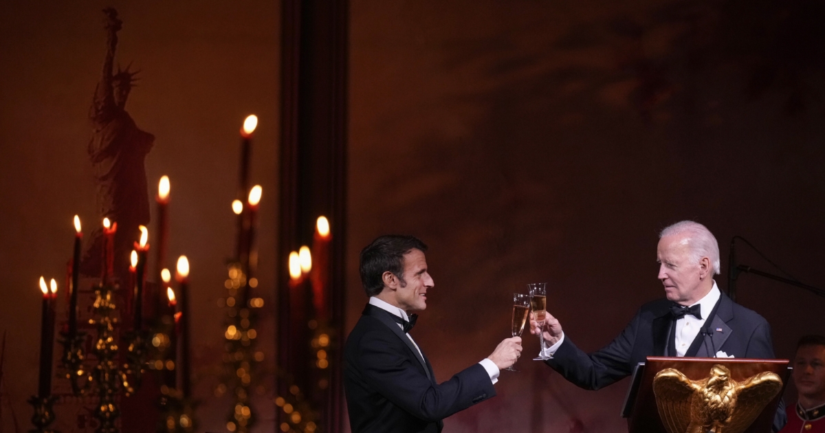 Biden’s 1st State Dinner Honors French President | NTD