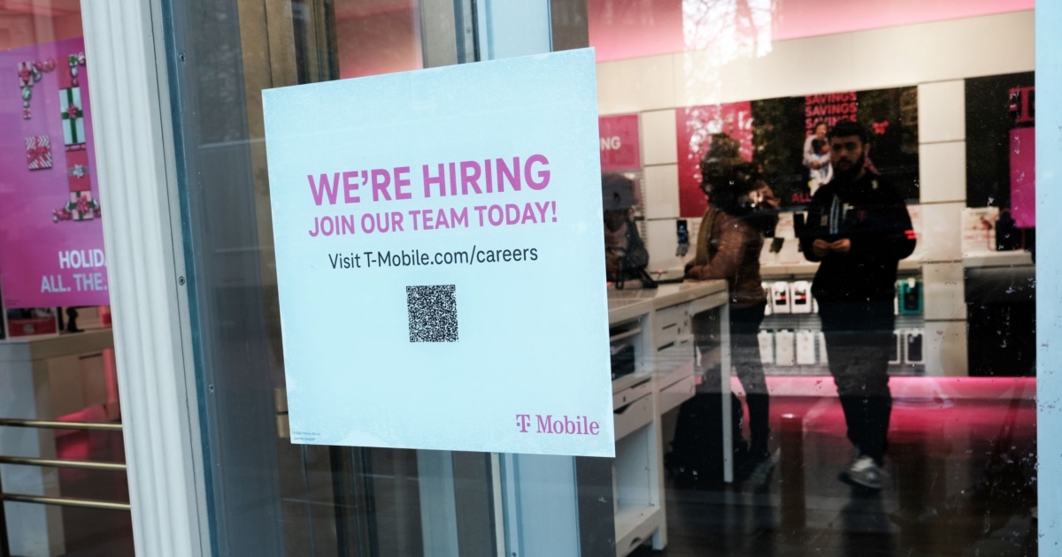 US Weekly Jobless Claims Ticked Higher Last Week | NTD