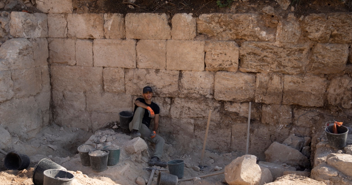Israeli Archaeologists Excavating ‘Jesus Midwife’ Tomb | NTD