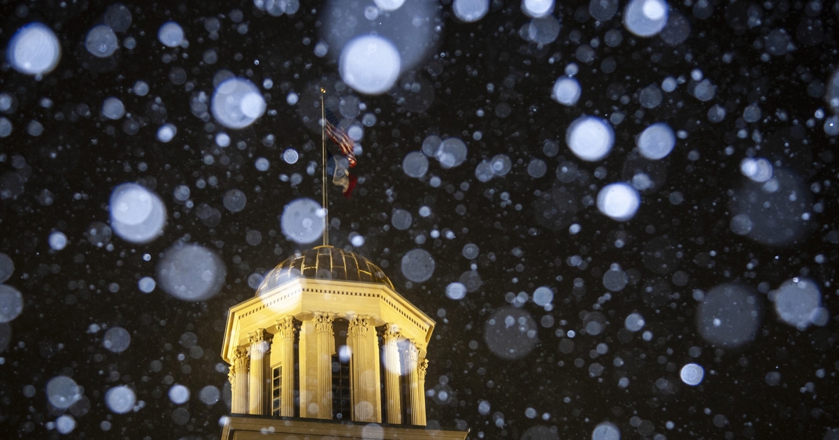 Temperatures Fall Far and Fast as Winter Storm Threatens US | NTD