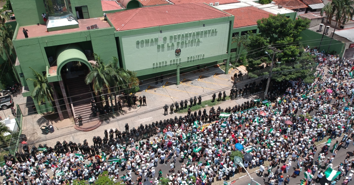 Bolivian Demonstrators Use Fireworks Against Police, 6 Days of Protest ...
