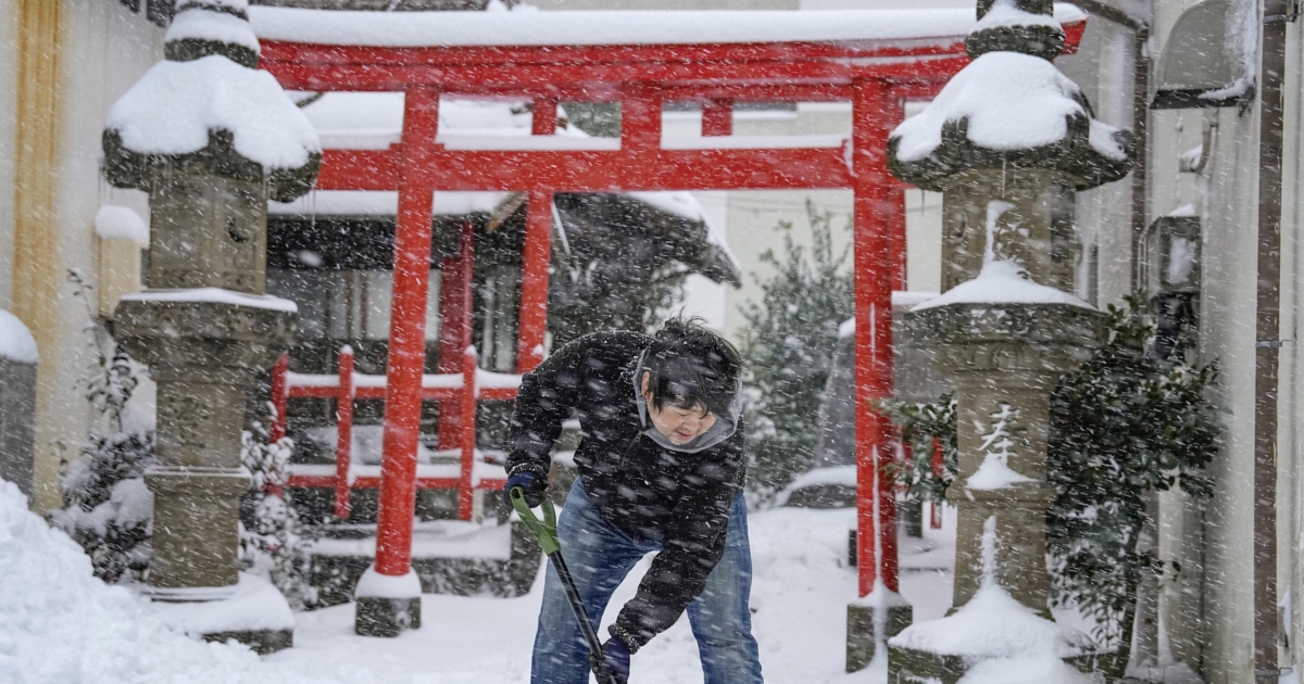 Heavy Snow Causes Havoc in Japan as Cold Snap Sweeps Through Asia | NTD