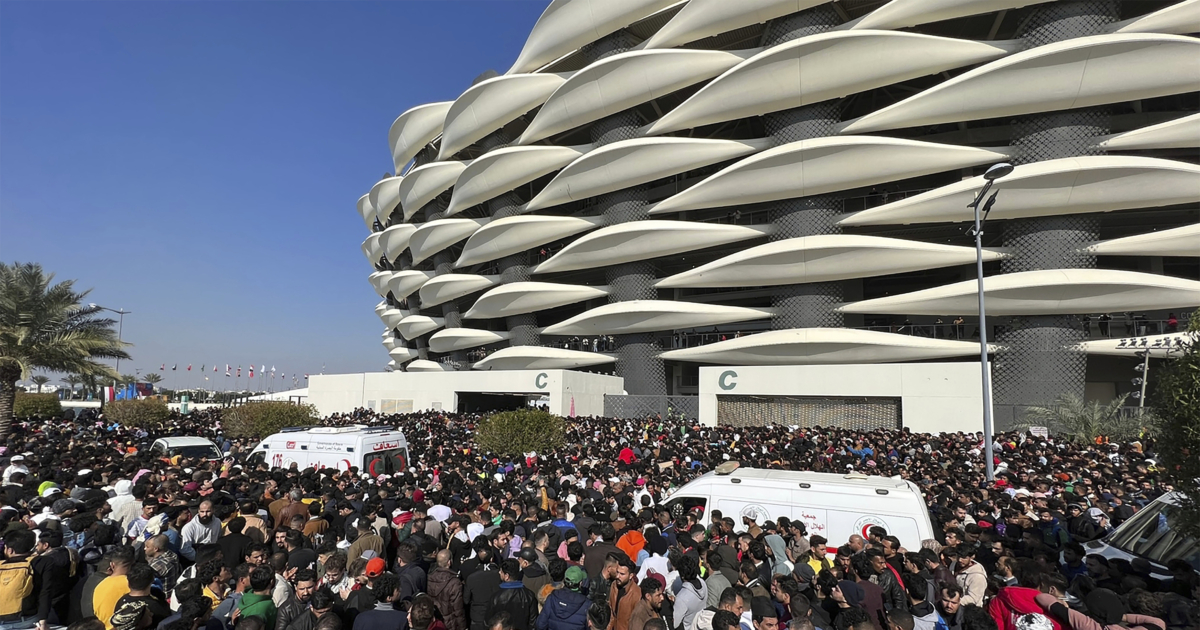 Stampede Outside Stadium in Iraq Kills 2, Injures Dozens | NTD