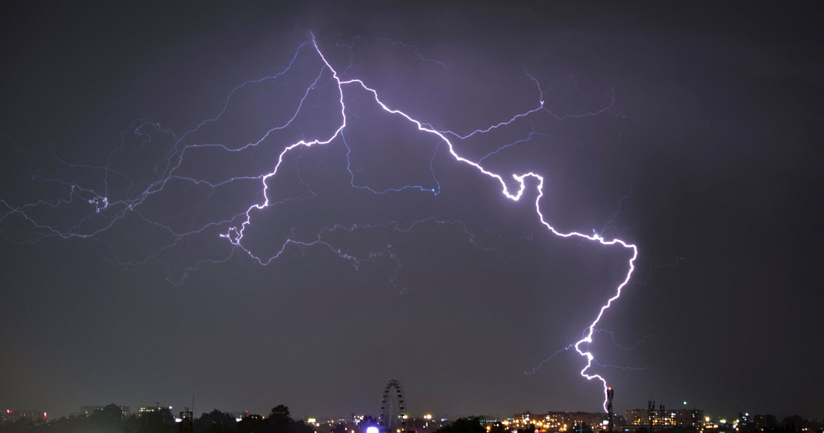 Scientists Guide Lightning Strikes Using Lasers for 1st Time | NTD