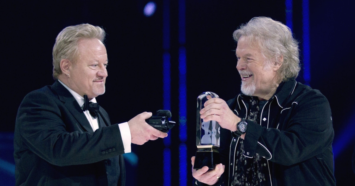 Robbie Bachman of Bachman-Turner Overdrive Dies at 69 | NTD